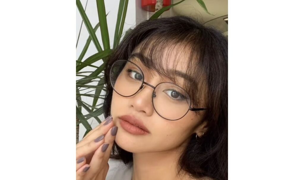 Everything You Need To Know About Matching Glasses And Bangs