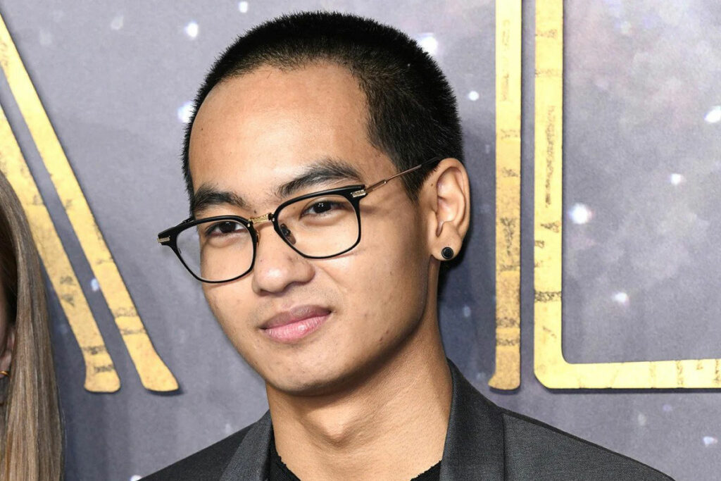 The Best Eyeglasses Styles for Bald People