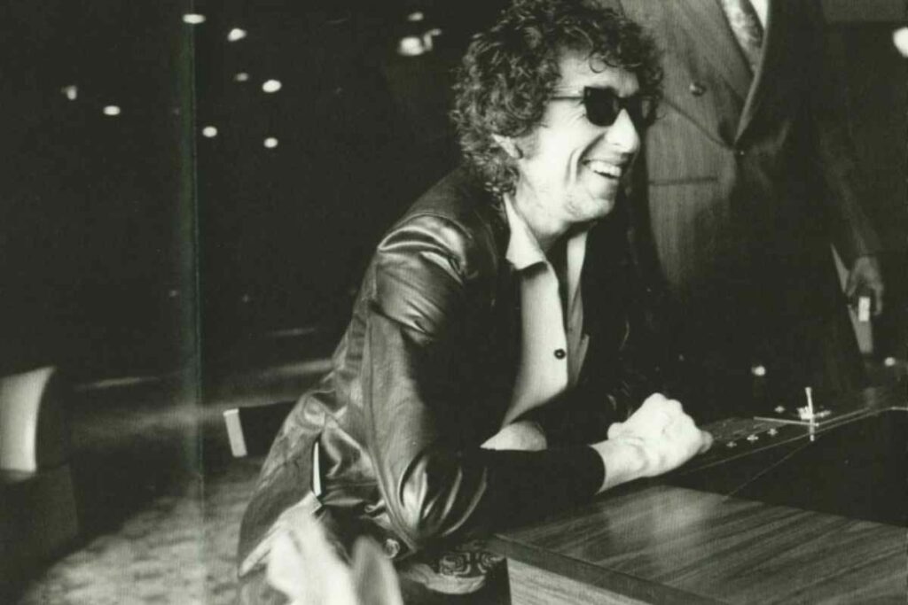 What Are Wayfarers? A Look at Ray-Ban’s Classic Designer Frame