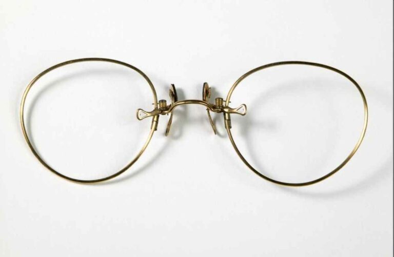 What Are Pince Nez Glasses