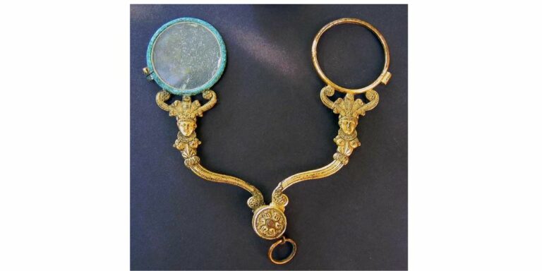 Eyeglasses Timeline: Evolution Through the Ages